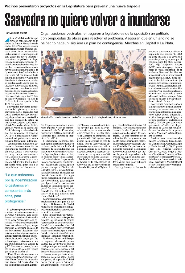 El legislador Gustavo Vera con los inundados de Saavedra - #SomosAlameda